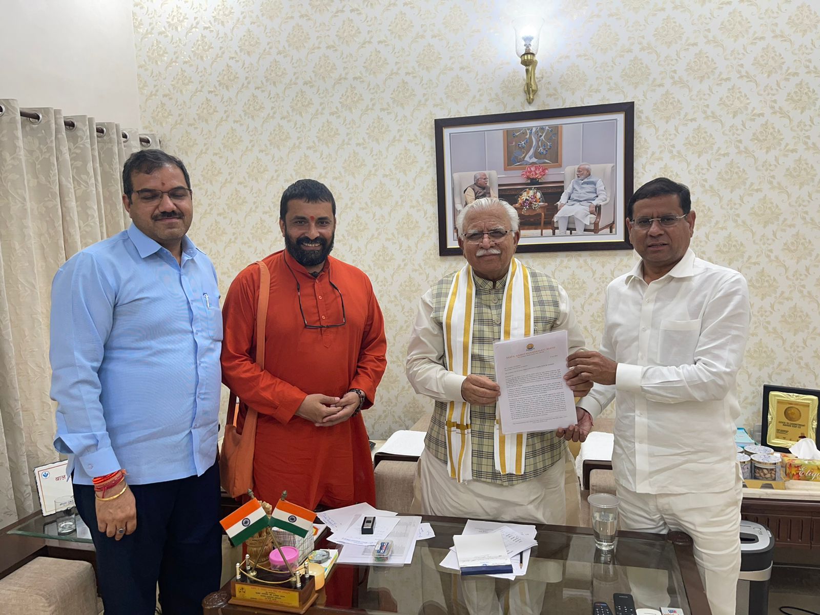 अमृता अस्पताल की समस्या के लिए सीएम मनोहर लाल से मिले विधायक राजेश नागर ...