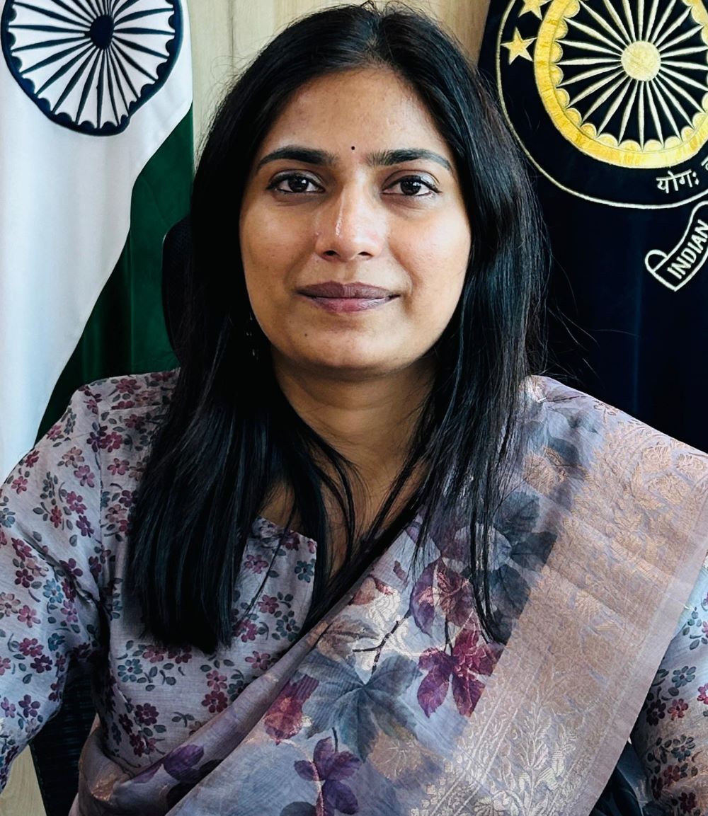 गुरुग्राम ब्रेकिंग: 2019 बैच की आईएएस अधिकारी रेनू सोगन ने संभाला ...
